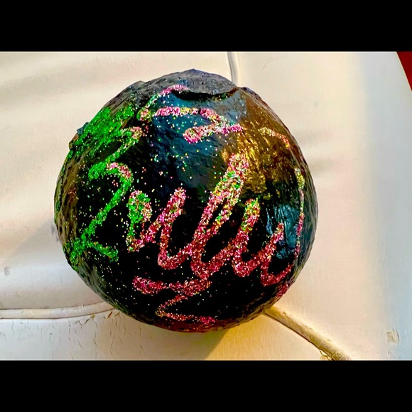 Holiday | Mardi Gras Zulu Parade Glittery Coconut Throw | Poshmark